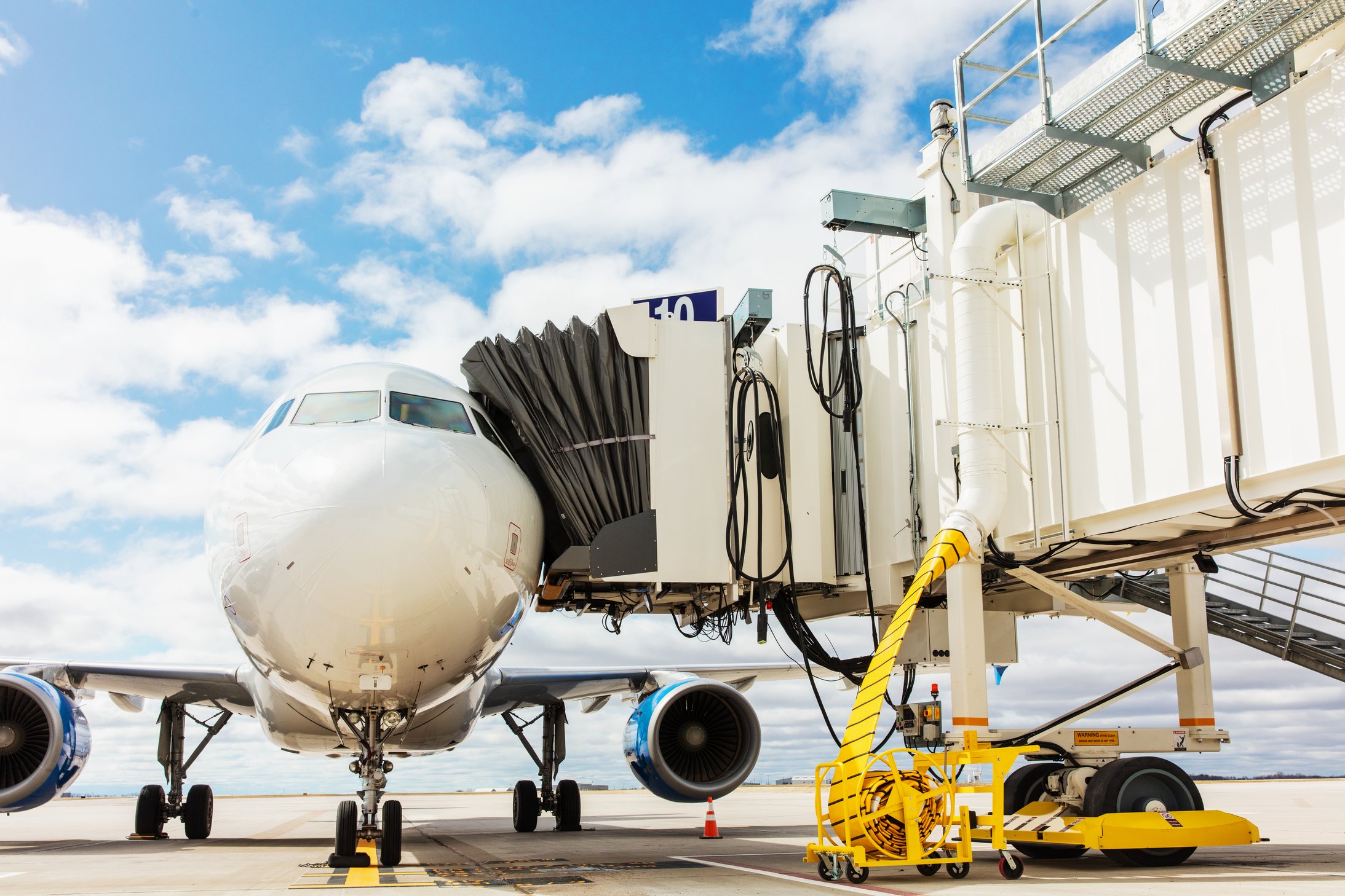 Supporting Growth in the Midwest: New Oshkosh AeroTech Jetway ...