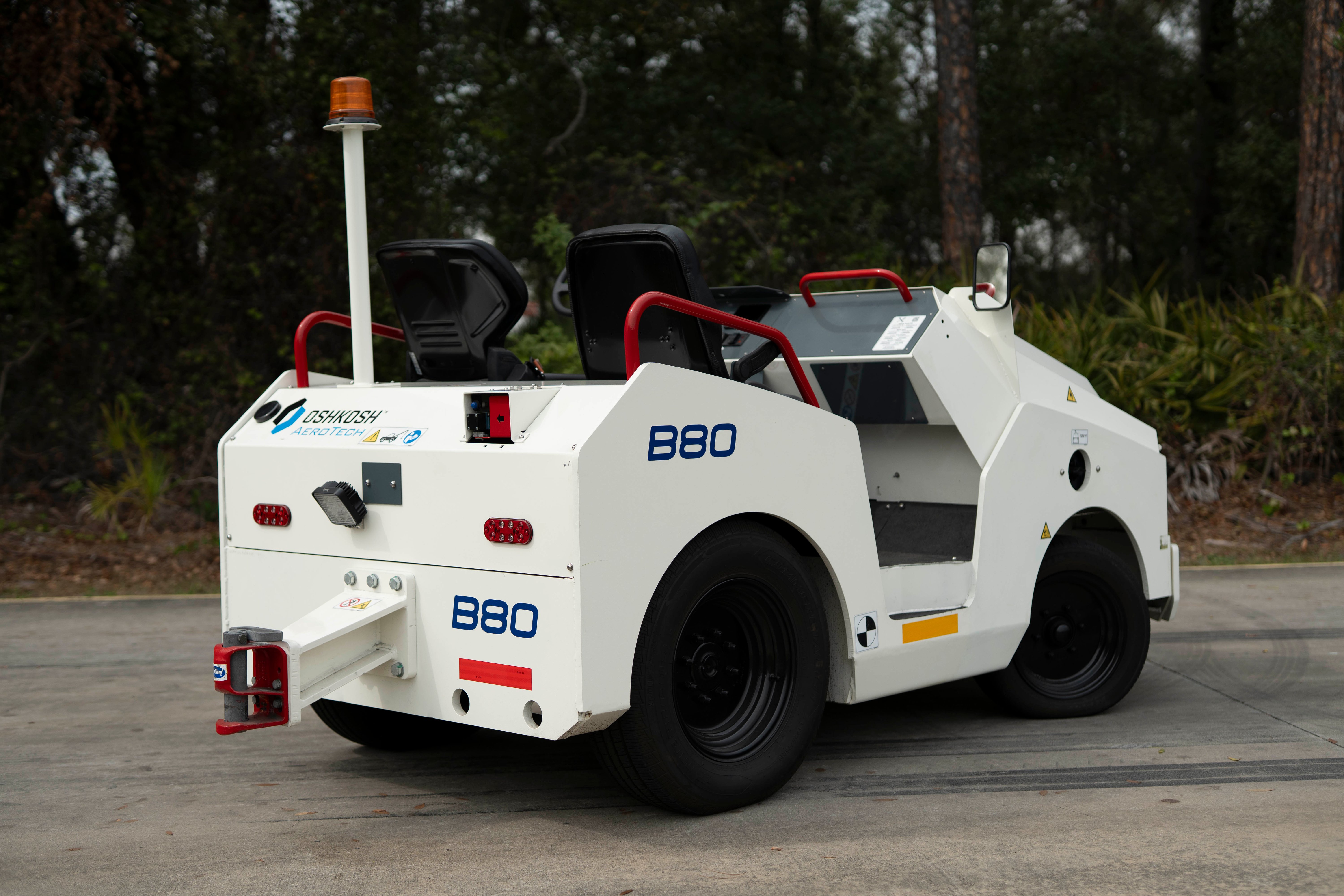 B80® Electric Cargo Tractor - Heavy-Duty Airport Tow Vehicle - Oshkosh ...