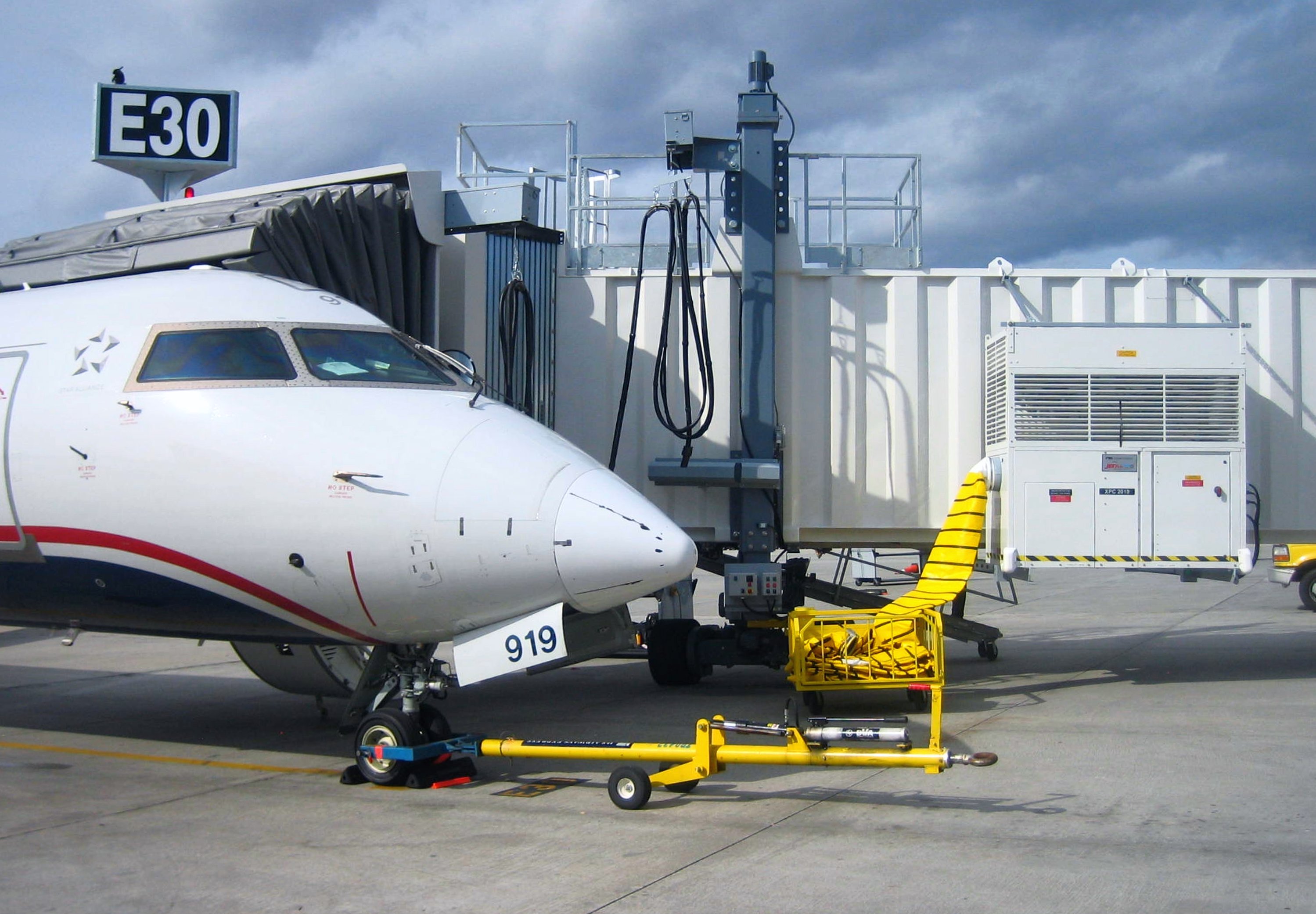 Regional Aircraft Bridges for Smooth Passenger Boarding - Oshkosh AeroTech