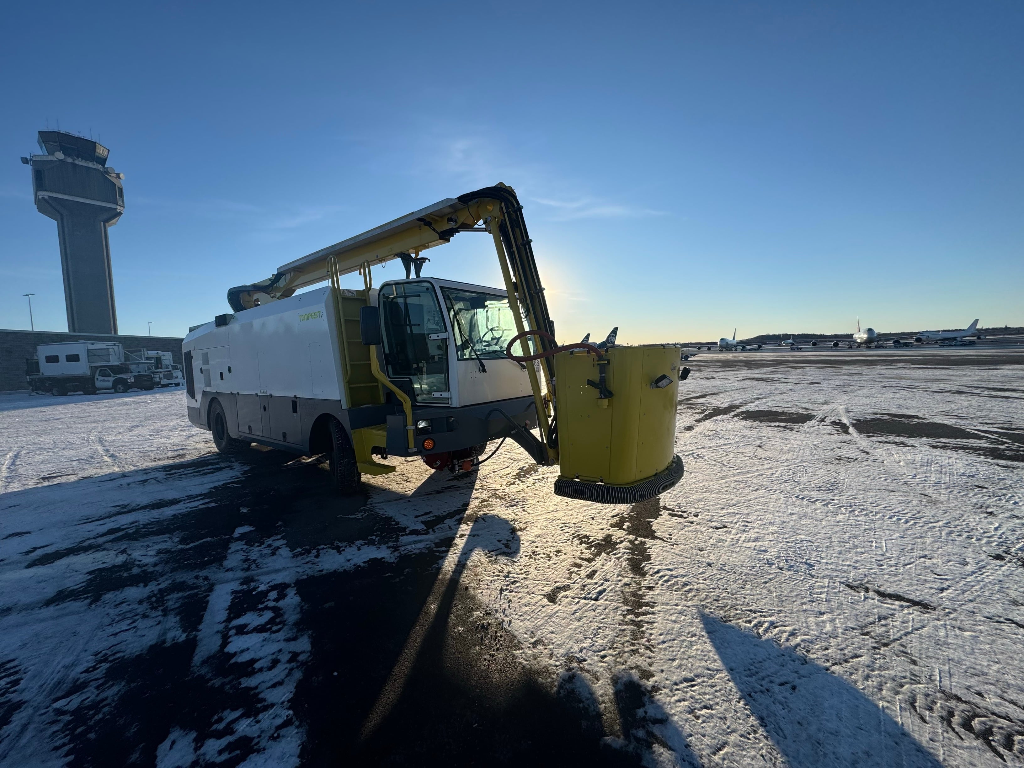 Tempest-i™ Deicer: Superior Winter Performance - Oshkosh AeroTech