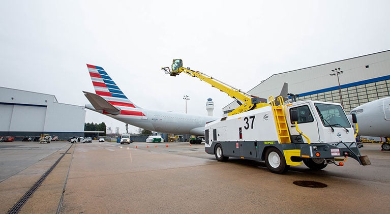 BakTrak™ One-Person Drive Deicer System - Oshkosh AeroTech