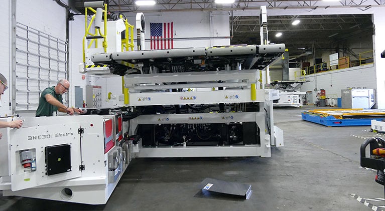 Commander 30i Electric Cargo Loader - Oshkosh AeroTech