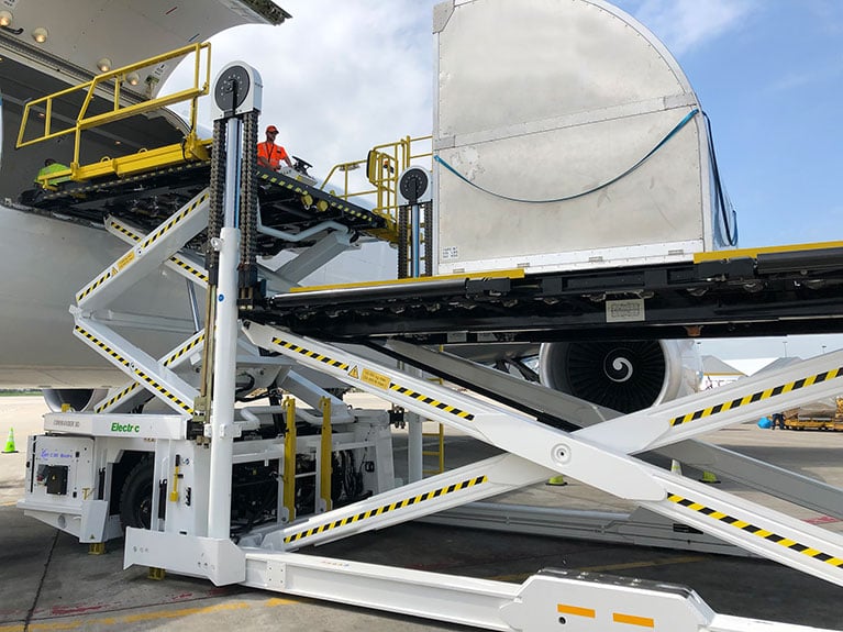 Commander 30i Electric Cargo Loader - Oshkosh AeroTech