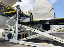 Commander 30i Electric Cargo Loader - Oshkosh AeroTech