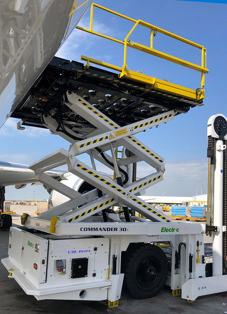 Commander 30i Electric Cargo Loader - Oshkosh AeroTech