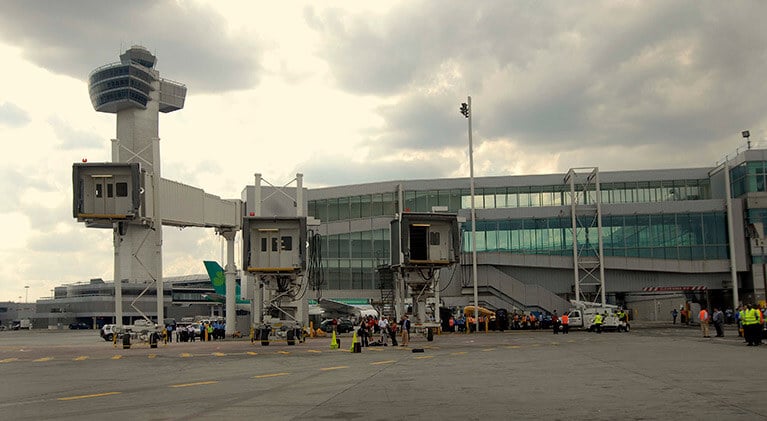 Elevating Walks and Rotundas for Airport Gate Solutions - Oshkosh AeroTech