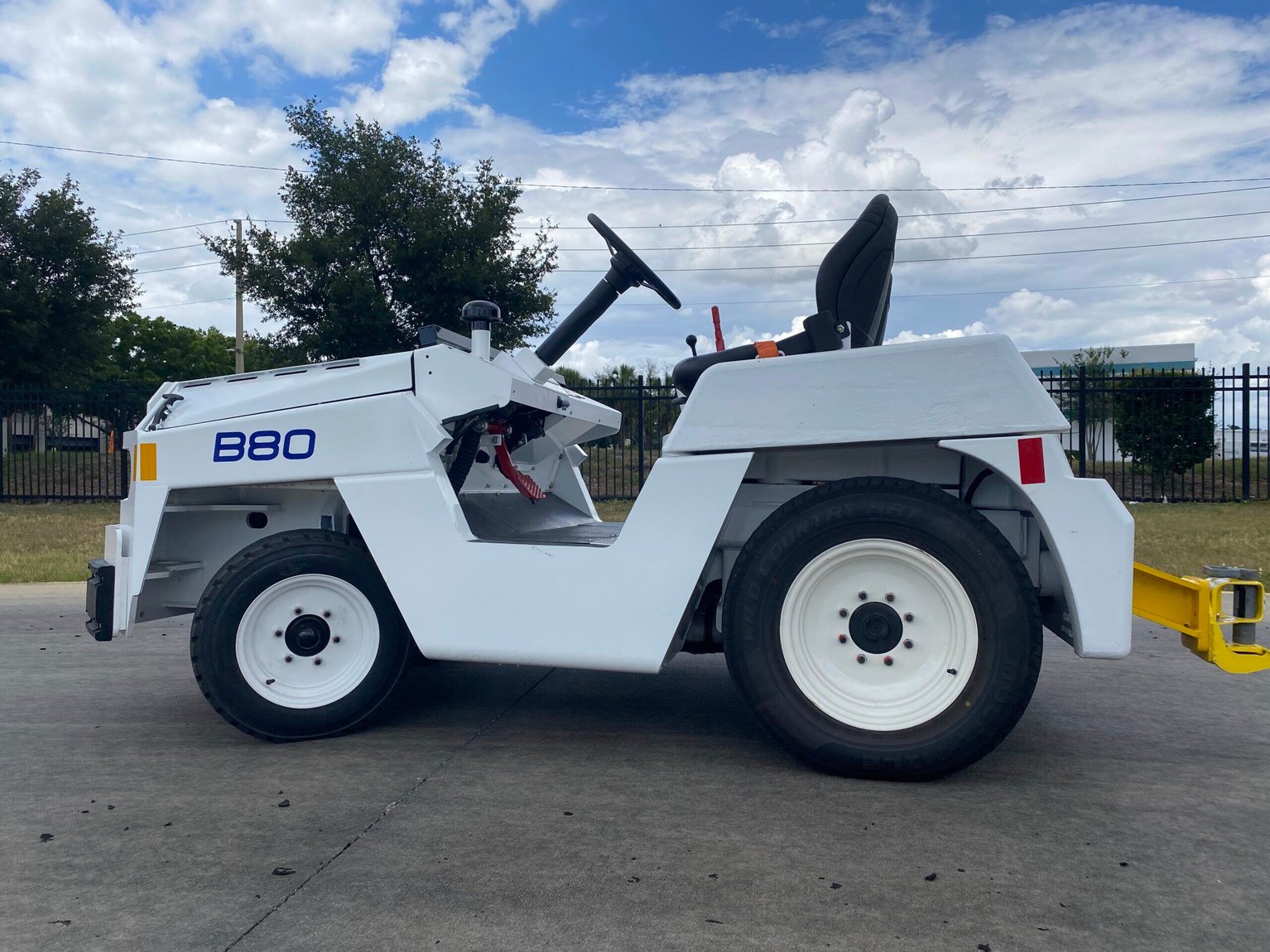 B80 Cargo Tractor - Heavy-Duty Airport Tow Vehicle - Oshkosh AeroTech
