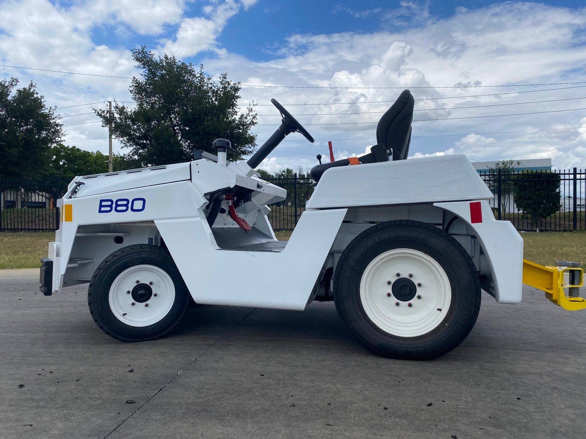 B80 Cargo Tractor - Heavy-Duty Airport Tow Vehicle - Oshkosh AeroTech